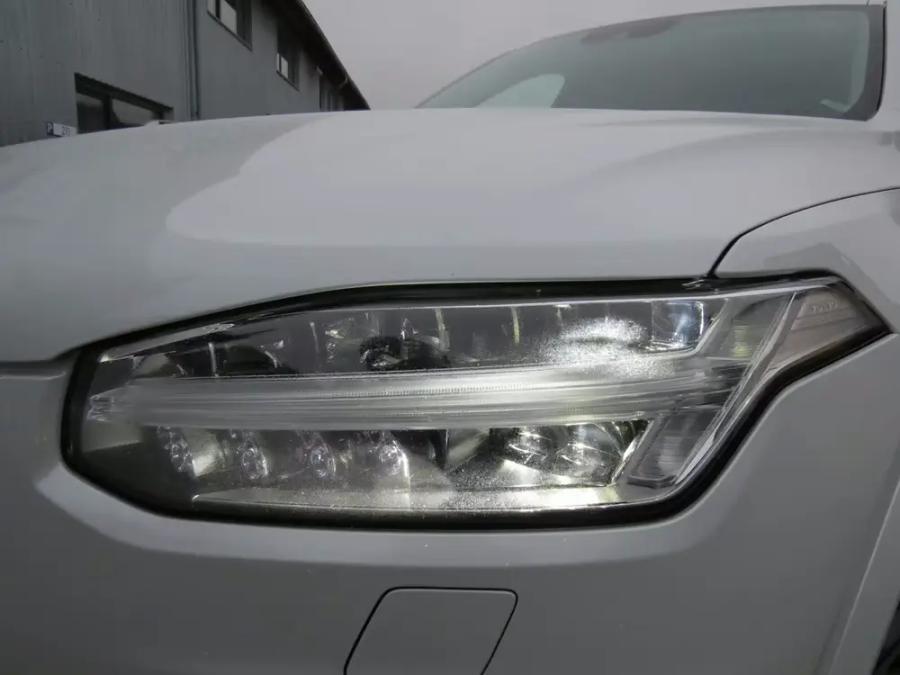 White Volvo XC90 2019 in Riga, with an engine capacity of 2.00 L and mileage of 260 thousand km for 20900 €, photo 3 on AUTOMOTO.COM.LV