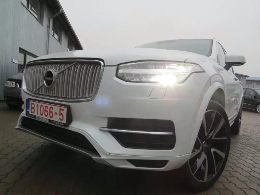 White Volvo XC90 2019 in Riga, with an engine capacity of 2.00 L and mileage of 260 thousand km for 20900 €, photo 4 on AUTOMOTO.COM.LV