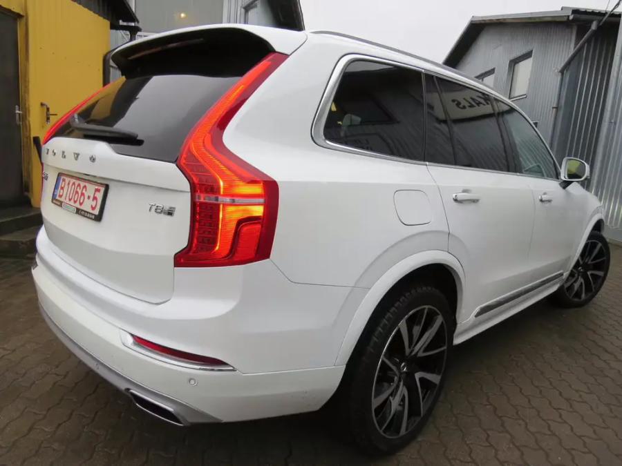 White Volvo XC90 2019 in Riga, with an engine capacity of 2.00 L and mileage of 260 thousand km for 20900 €, photo 6 on AUTOMOTO.COM.LV