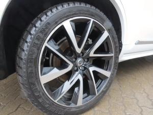 White Volvo XC90 2019 in Riga, with an engine capacity of 2.00 L and mileage of 260 thousand km for 20900 €, photo 8 on AUTOMOTO.COM.LV