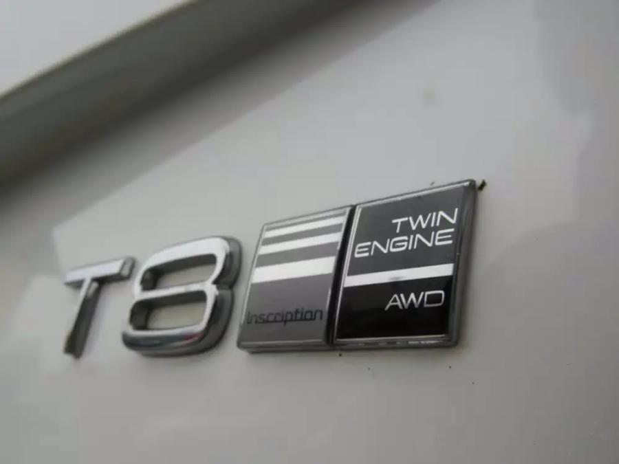 White Volvo XC90 2019 in Riga, with an engine capacity of 2.00 L and mileage of 260 thousand km for 20900 €, photo 9 on AUTOMOTO.COM.LV