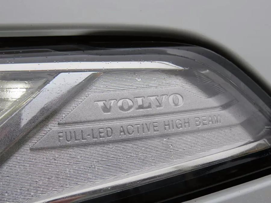 White Volvo XC90 2019 in Riga, with an engine capacity of 2.00 L and mileage of 260 thousand km for 20900 €, photo 10 on AUTOMOTO.COM.LV