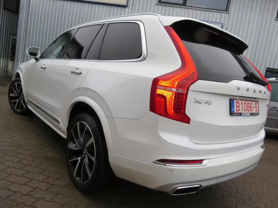 White Volvo XC90 2019 in Riga, with an engine capacity of 2.00 L and mileage of 260 thousand km for 20900 €, photo 13 on AUTOMOTO.COM.LV