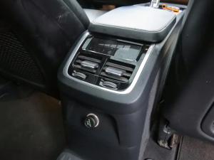 White Volvo XC90 2019 in Riga, with an engine capacity of 2.00 L and mileage of 260 thousand km for 20900 €, photo 25 on AUTOMOTO.COM.LV