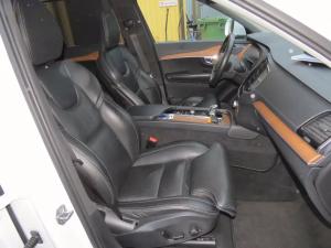 White Volvo XC90 2019 in Riga, with an engine capacity of 2.00 L and mileage of 260 thousand km for 20900 €, photo 26 on AUTOMOTO.COM.LV