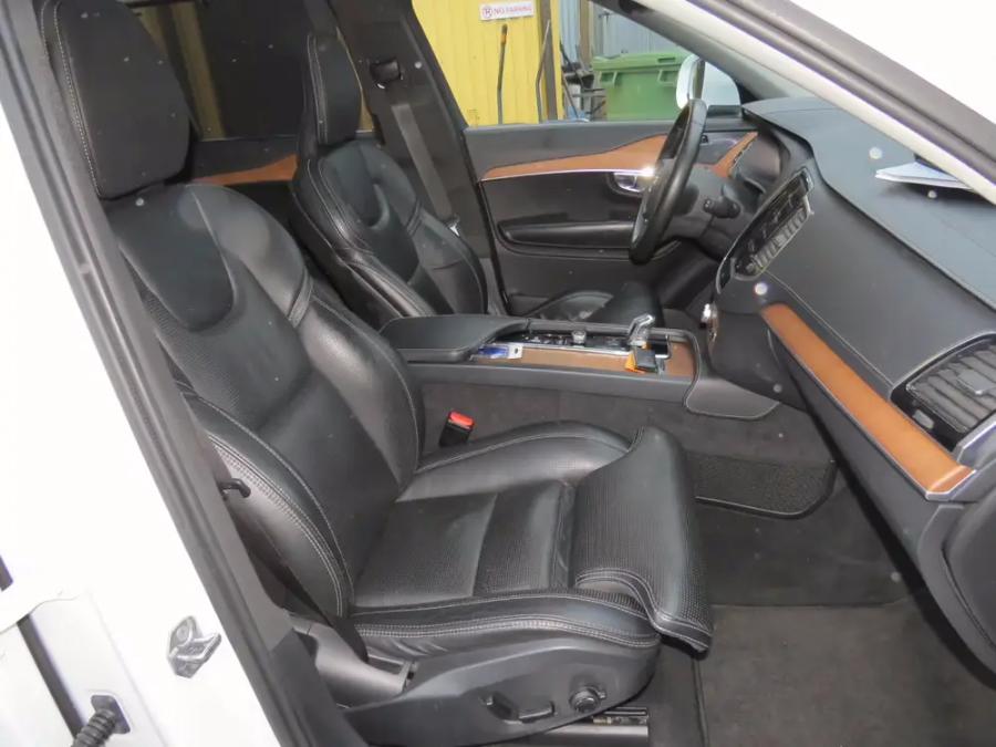 White Volvo XC90 2019 in Riga, with an engine capacity of 2.00 L and mileage of 260 thousand km for 20900 €, photo 26 on AUTOMOTO.COM.LV