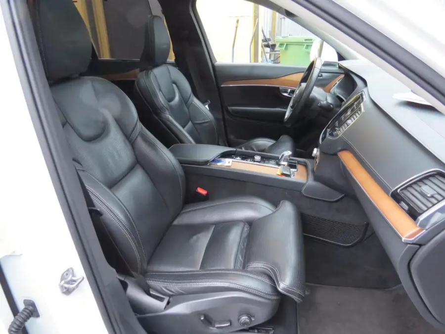 White Volvo XC90 2019 in Riga, with an engine capacity of 2.00 L and mileage of 260 thousand km for 20900 €, photo 27 on AUTOMOTO.COM.LV