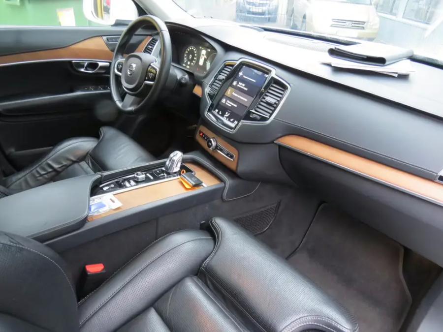 White Volvo XC90 2019 in Riga, with an engine capacity of 2.00 L and mileage of 260 thousand km for 20900 €, photo 28 on AUTOMOTO.COM.LV