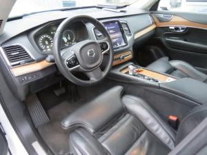 White Volvo XC90 2019 in Riga, with an engine capacity of 2.00 L and mileage of 260 thousand km for 20900 €, photo 30 on AUTOMOTO.COM.LV