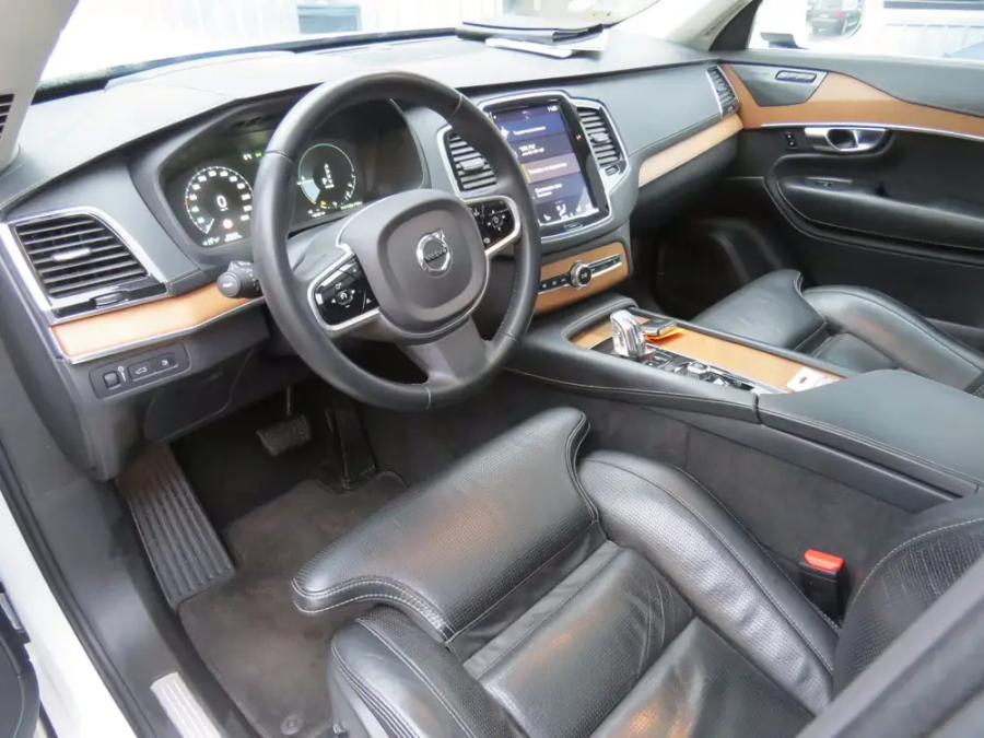 White Volvo XC90 2019 in Riga, with an engine capacity of 2.00 L and mileage of 260 thousand km for 20900 €, photo 30 on AUTOMOTO.COM.LV