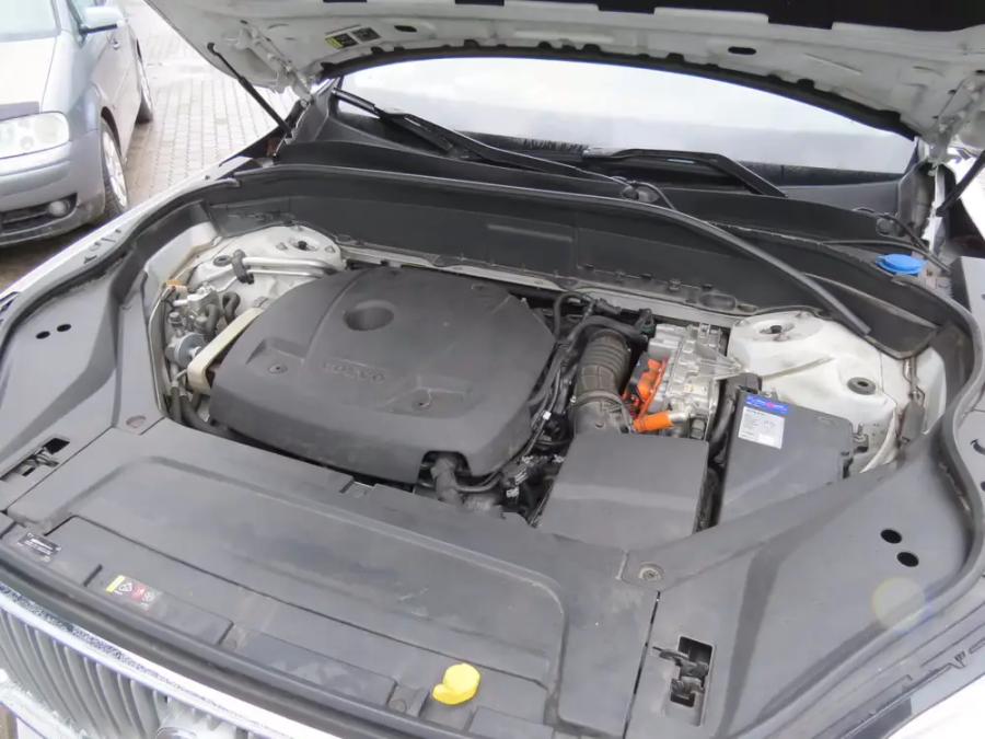 White Volvo XC90 2019 in Riga, with an engine capacity of 2.00 L and mileage of 260 thousand km for 20900 €, photo 34 on AUTOMOTO.COM.LV
