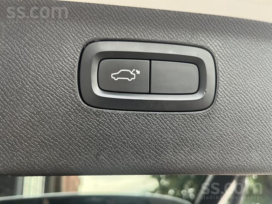 Balts Volvo XC90 2019 Rīga, ar dzinēja tilpumu 2.00 L un nobraukumu 168 tūkst. km par 29950 €, foto 30 vietnē AUTOMOTO.COM.LV