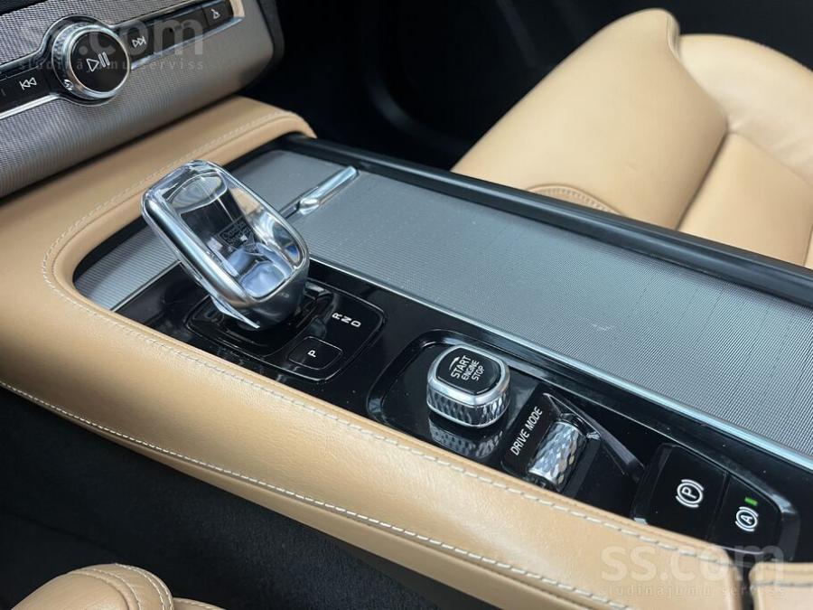 Balts Volvo XC90 2019 Rīga, ar dzinēja tilpumu 2.00 L un nobraukumu 168 tūkst. km par 29950 €, foto 36 vietnē AUTOMOTO.COM.LV