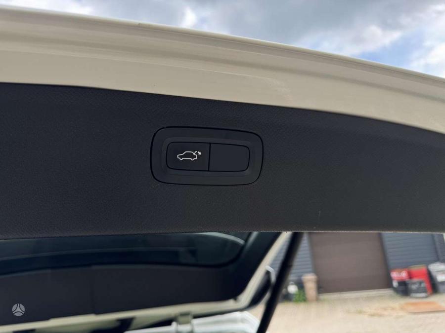 Balts Volvo XC90 2019 Alīta, ar dzinēja tilpumu 2.00 L un nobraukumu 139 tūkst. km par 28400 €, foto 28 vietnē AUTOMOTO.COM.LV