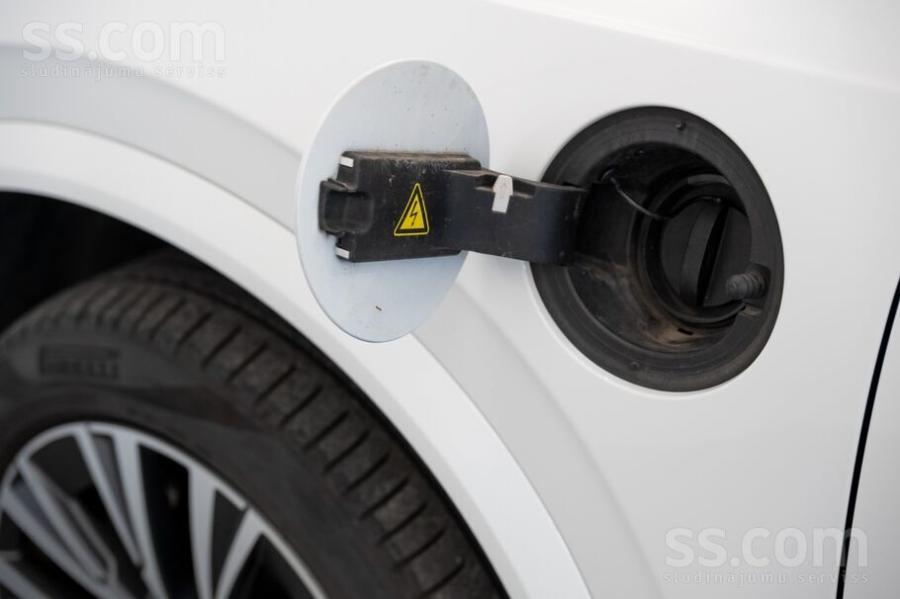 Balts Volvo XC90 2019 Rīga, ar dzinēja tilpumu 2.00 L un nobraukumu 170 tūkst. km par 32900 €, foto 14 vietnē AUTOMOTO.COM.LV