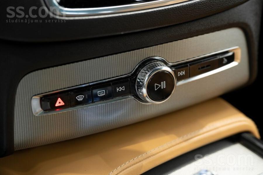 Balts Volvo XC90 2019 Rīga, ar dzinēja tilpumu 2.00 L un nobraukumu 170 tūkst. km par 32900 €, foto 17 vietnē AUTOMOTO.COM.LV