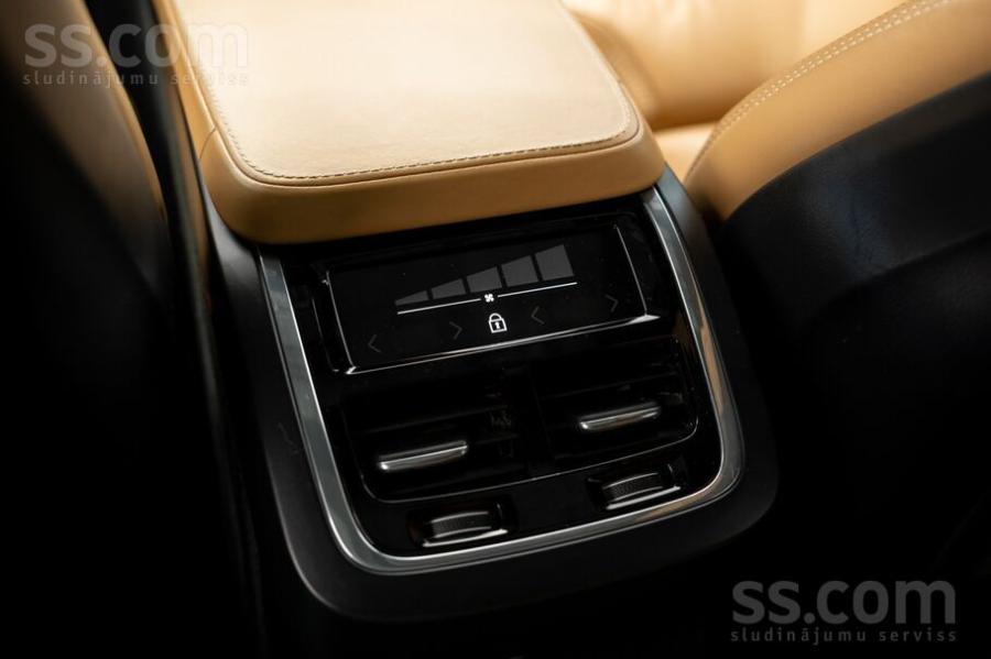 Balts Volvo XC90 2019 Rīga, ar dzinēja tilpumu 2.00 L un nobraukumu 170 tūkst. km par 32900 €, foto 19 vietnē AUTOMOTO.COM.LV