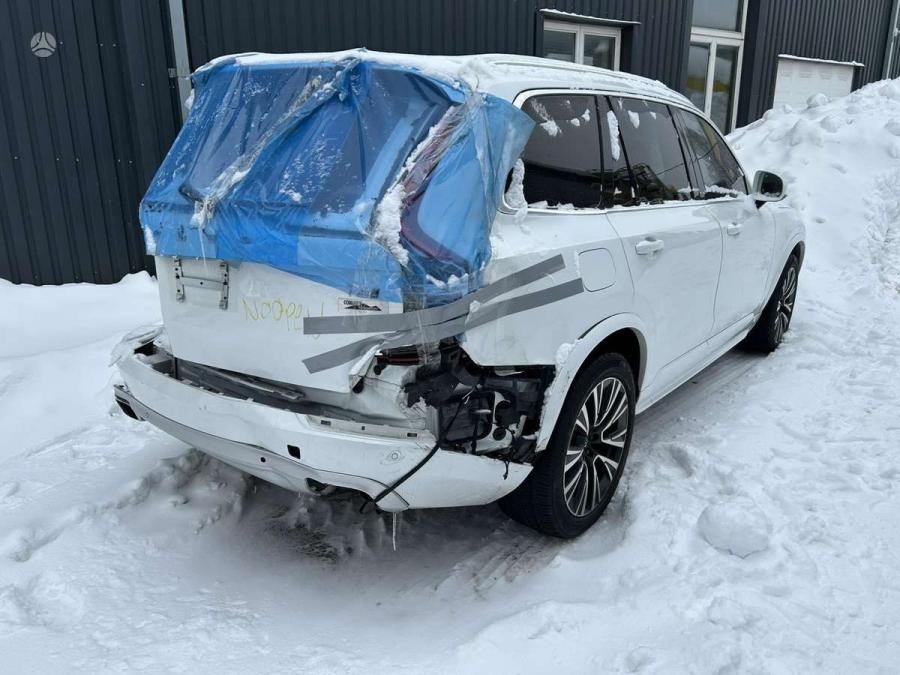 White Volvo XC90 2020 in Telschi, with an engine capacity of 2.00 L and mileage of 125 thousand km for 16000 €, photo 4 on AUTOMOTO.COM.LV