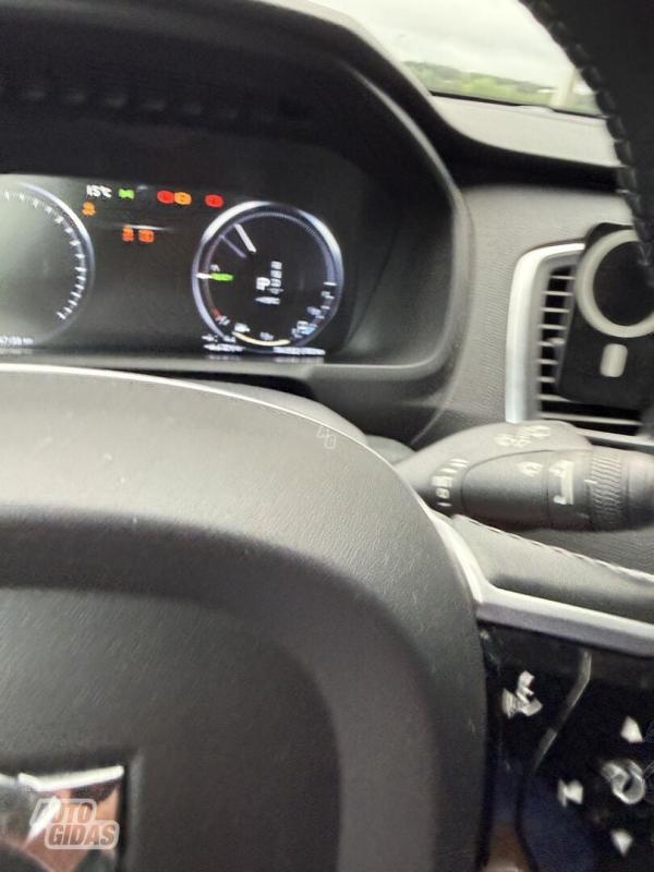 White Volvo XC90 2020 in Vilnius, with an engine capacity of 2.00 L and mileage of 147 thousand km for 35000 €, photo 8 on AUTOMOTO.COM.LV