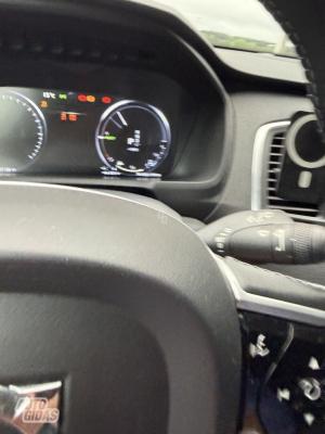 White Volvo XC90 2020 in Vilnius, with an engine capacity of 2.00 L and mileage of 147 thousand km for 35000 €, photo 9 on AUTOMOTO.COM.LV