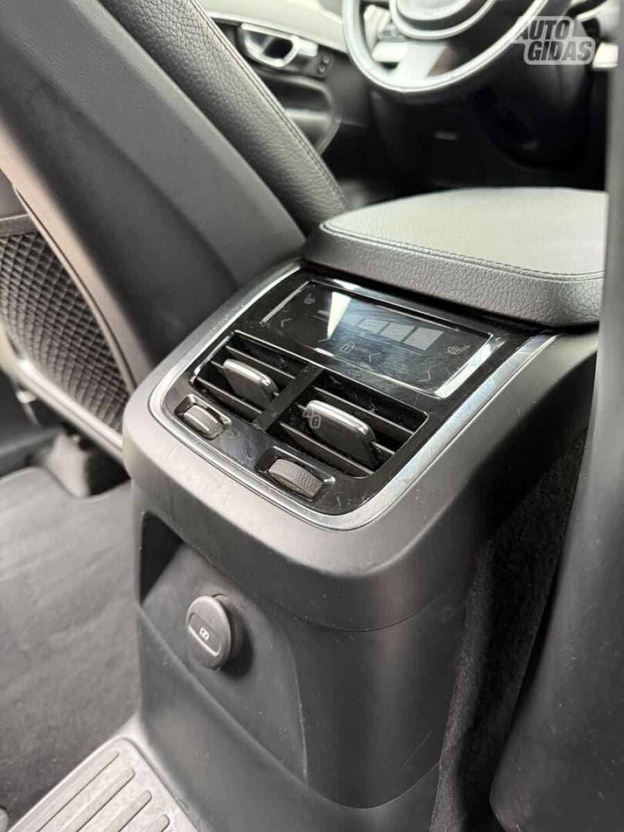 White Volvo XC90 2020 in Vilnius, with an engine capacity of 2.00 L and mileage of 147 thousand km for 35000 €, photo 11 on AUTOMOTO.COM.LV