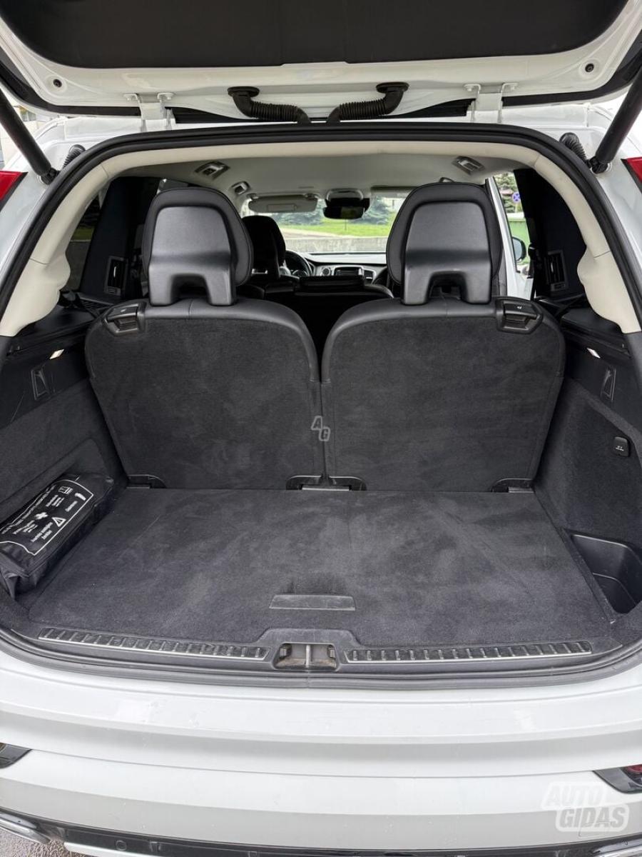 White Volvo XC90 2020 in Vilnius, with an engine capacity of 2.00 L and mileage of 147 thousand km for 35000 €, photo 21 on AUTOMOTO.COM.LV