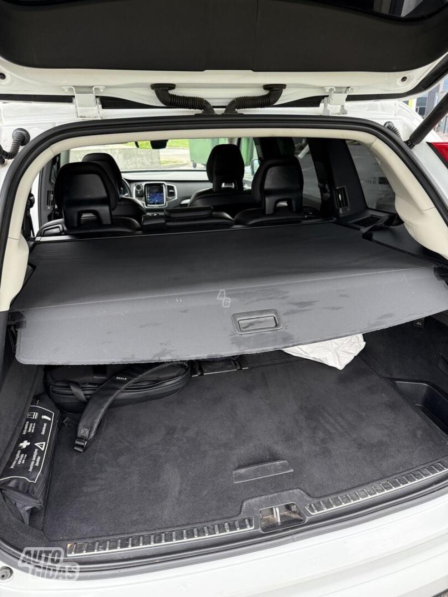White Volvo XC90 2020 in Vilnius, with an engine capacity of 2.00 L and mileage of 147 thousand km for 35000 €, photo 22 on AUTOMOTO.COM.LV