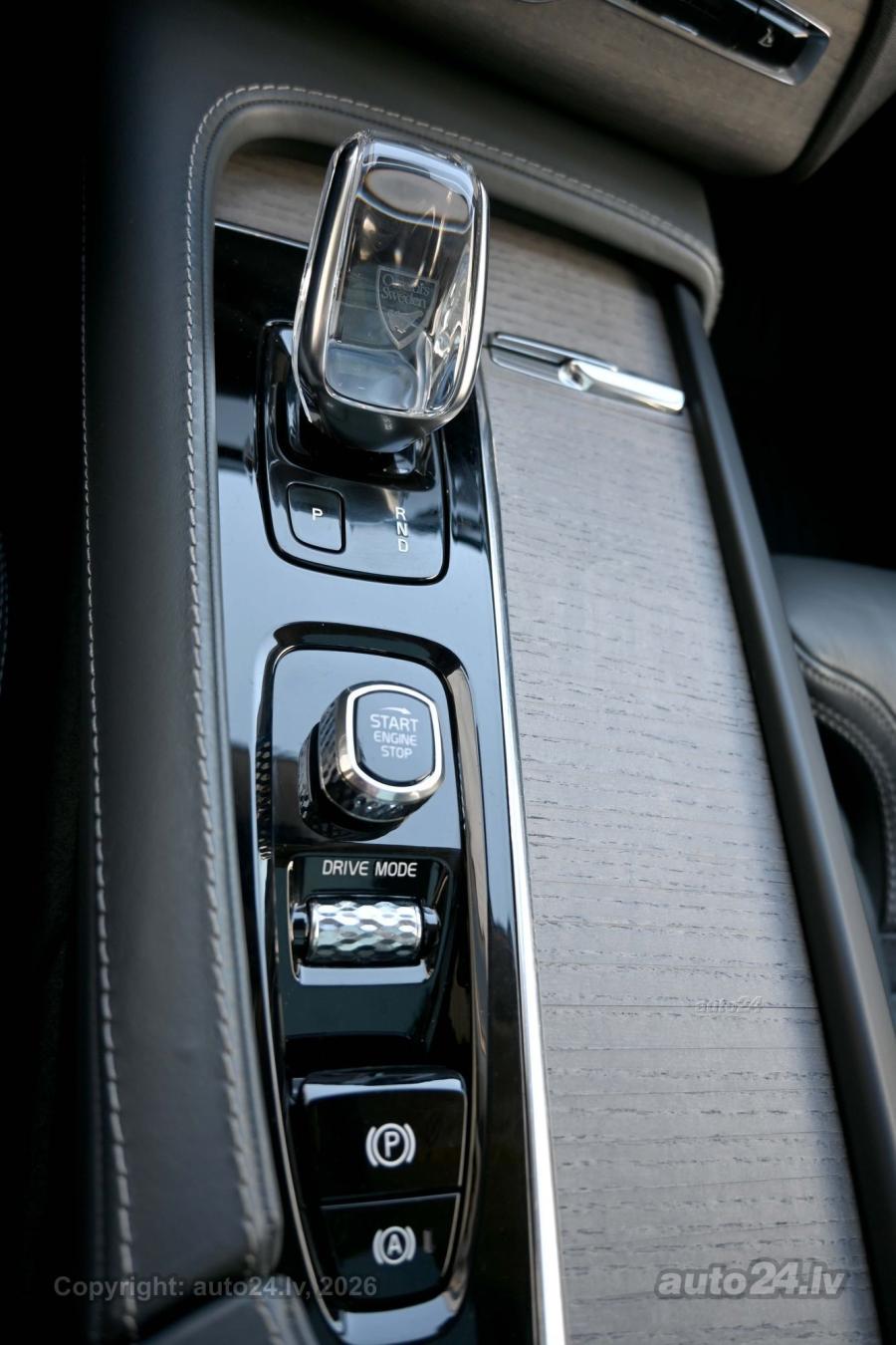 Balts Volvo XC90 2020 Tallina, ar dzinēja tilpumu 2.00 L un nobraukumu 100 tūkst. km par 42990 €, foto 20 vietnē AUTOMOTO.COM.LV