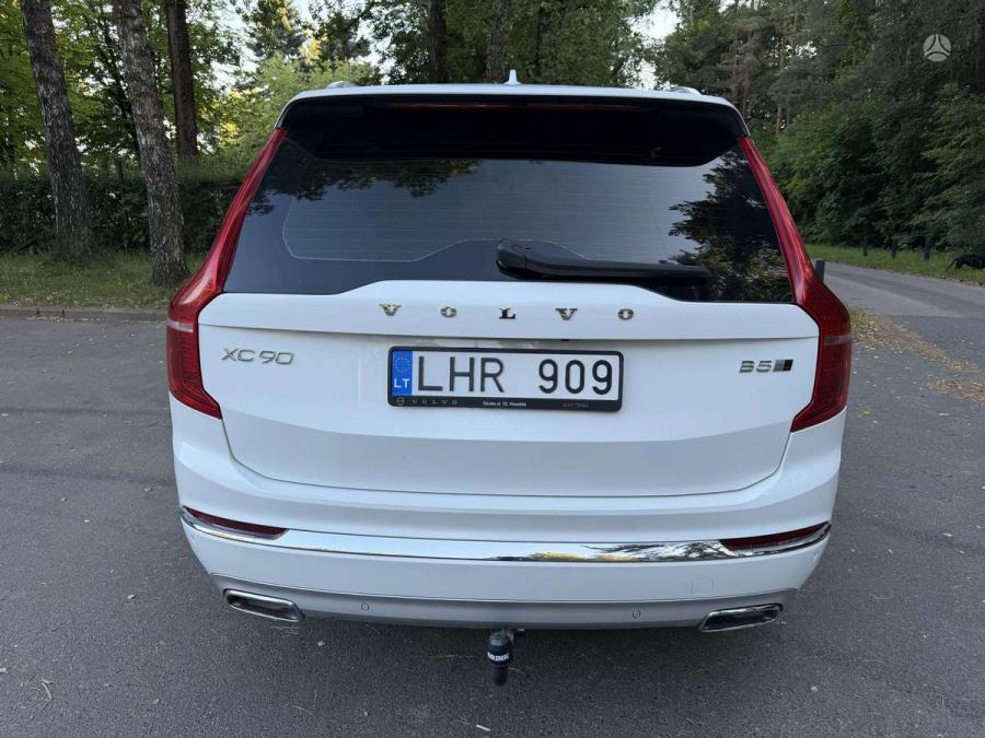 White Volvo XC90 2020 in Vilnius, with an engine capacity of 1.97 L and mileage of 91 thousand km for 43100 €, photo 3 on AUTOMOTO.COM.LV