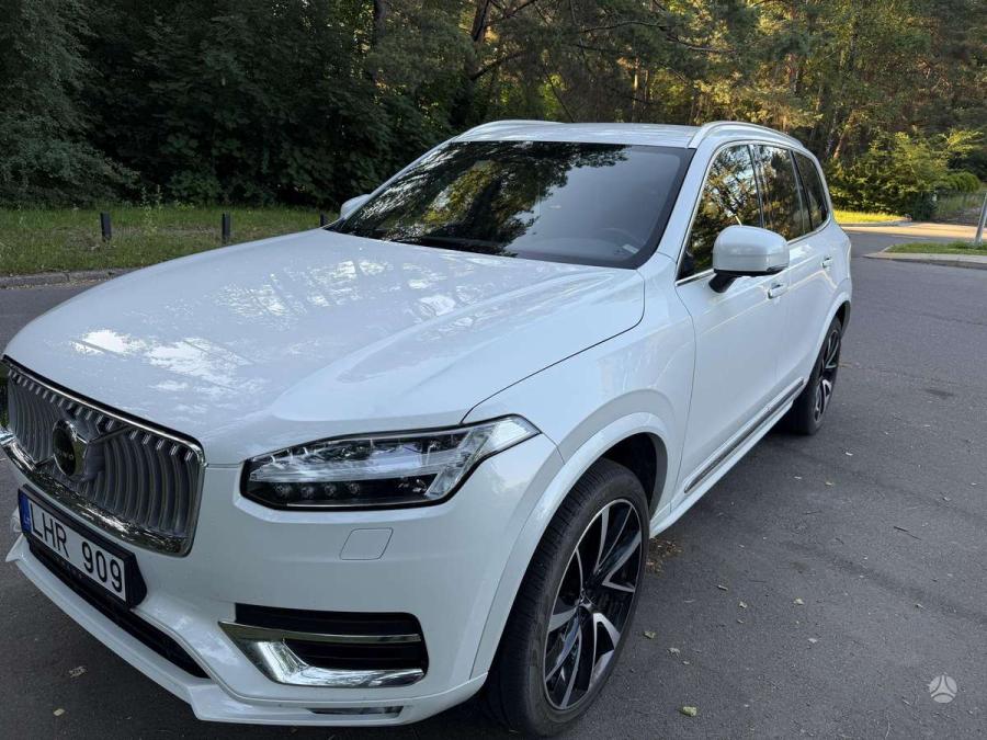 White Volvo XC90 2020 in Vilnius, with an engine capacity of 1.97 L and mileage of 91 thousand km for 43100 €, photo 4 on AUTOMOTO.COM.LV