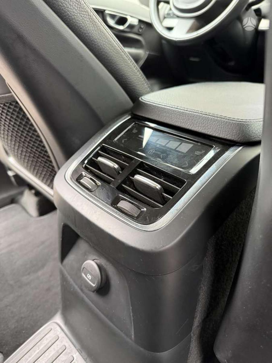 Balts Volvo XC90 2020 Viļņa, ar dzinēja tilpumu 1.97 L un nobraukumu 147 tūkst. km par 32500 €, foto 17 vietnē AUTOMOTO.COM.LV