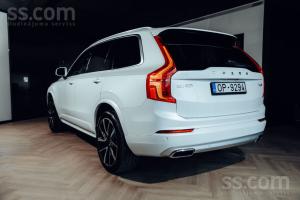 White Volvo XC90 2020 in Riga, with an engine capacity of 2.00 L and mileage of 193 thousand km for 28599 €, photo 5 on AUTOMOTO.COM.LV