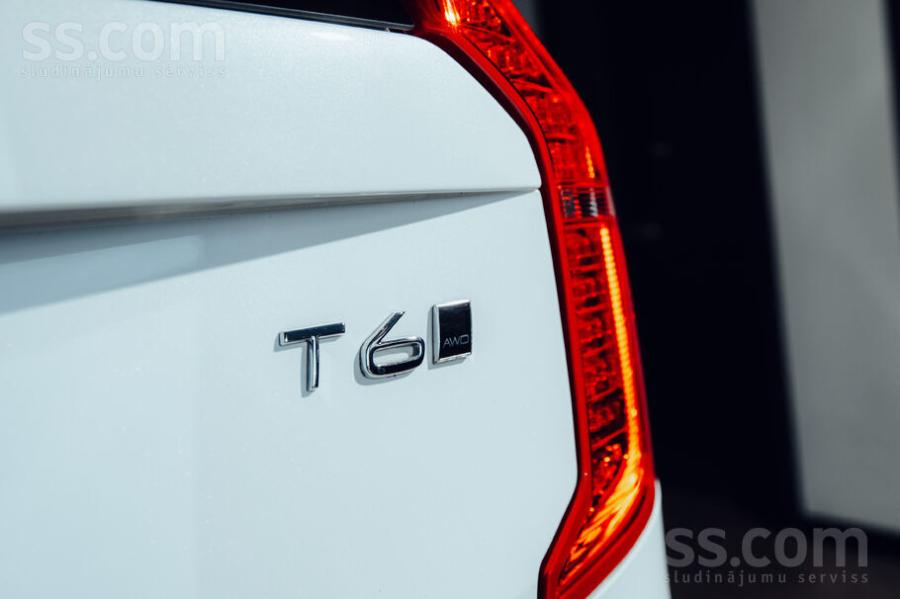 White Volvo XC90 2020 in Riga, with an engine capacity of 2.00 L and mileage of 193 thousand km for 28599 €, photo 8 on AUTOMOTO.COM.LV