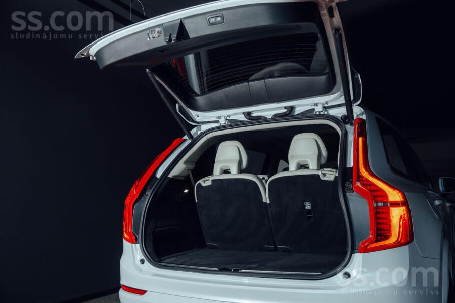 White Volvo XC90 2020 in Riga, with an engine capacity of 2.00 L and mileage of 193 thousand km for 28599 €, photo 9 on AUTOMOTO.COM.LV