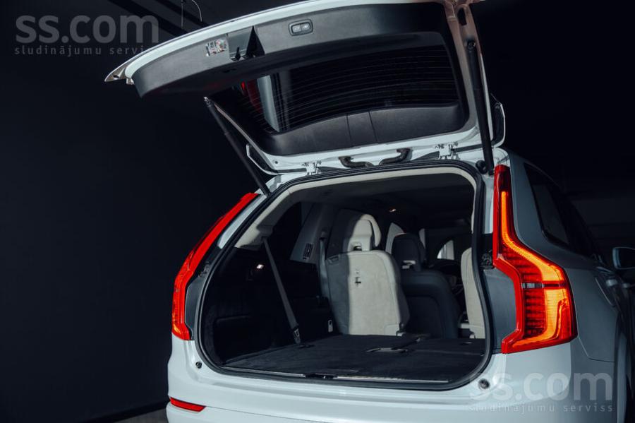 White Volvo XC90 2020 in Riga, with an engine capacity of 2.00 L and mileage of 193 thousand km for 28599 €, photo 10 on AUTOMOTO.COM.LV