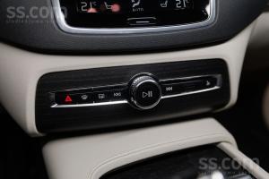 White Volvo XC90 2020 in Riga, with an engine capacity of 2.00 L and mileage of 193 thousand km for 28599 €, photo 14 on AUTOMOTO.COM.LV