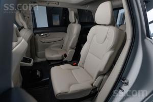 White Volvo XC90 2020 in Riga, with an engine capacity of 2.00 L and mileage of 193 thousand km for 28599 €, photo 18 on AUTOMOTO.COM.LV
