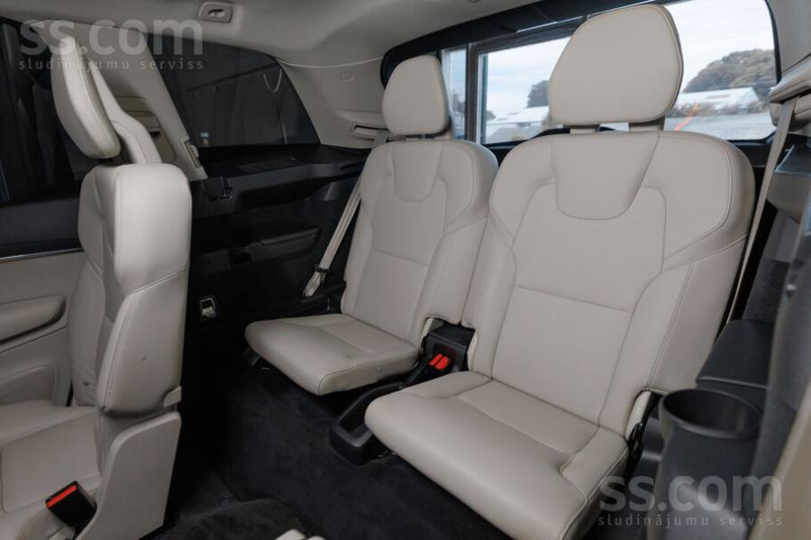 White Volvo XC90 2020 in Riga, with an engine capacity of 2.00 L and mileage of 193 thousand km for 28599 €, photo 19 on AUTOMOTO.COM.LV