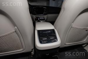 White Volvo XC90 2020 in Riga, with an engine capacity of 2.00 L and mileage of 193 thousand km for 28599 €, photo 20 on AUTOMOTO.COM.LV