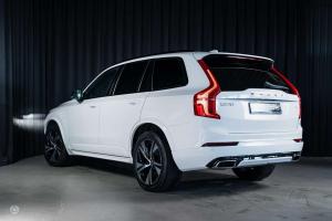 White Volvo XC90 2020 in Vilnius, with an engine capacity of 1.97 L and mileage of 63 thousand km for 36500 €, photo 7 on AUTOMOTO.COM.LV