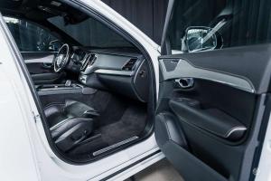 White Volvo XC90 2020 in Vilnius, with an engine capacity of 1.97 L and mileage of 63 thousand km for 36500 €, photo 33 on AUTOMOTO.COM.LV