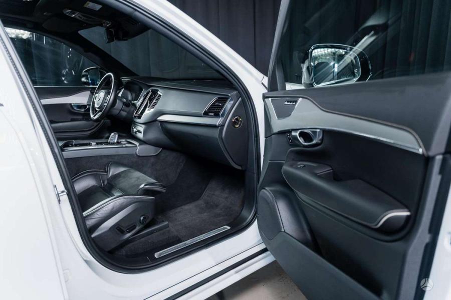 White Volvo XC90 2020 in Vilnius, with an engine capacity of 1.97 L and mileage of 63 thousand km for 36500 €, photo 33 on AUTOMOTO.COM.LV