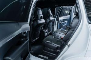 White Volvo XC90 2020 in Vilnius, with an engine capacity of 1.97 L and mileage of 63 thousand km for 36500 €, photo 36 on AUTOMOTO.COM.LV