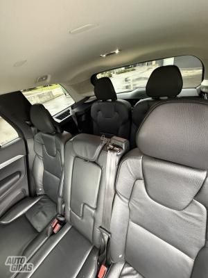 White Volvo XC90 2020 in Vilnius, with an engine capacity of 2.00 L and mileage of 147 thousand km for 29999 €, photo 9 on AUTOMOTO.COM.LV