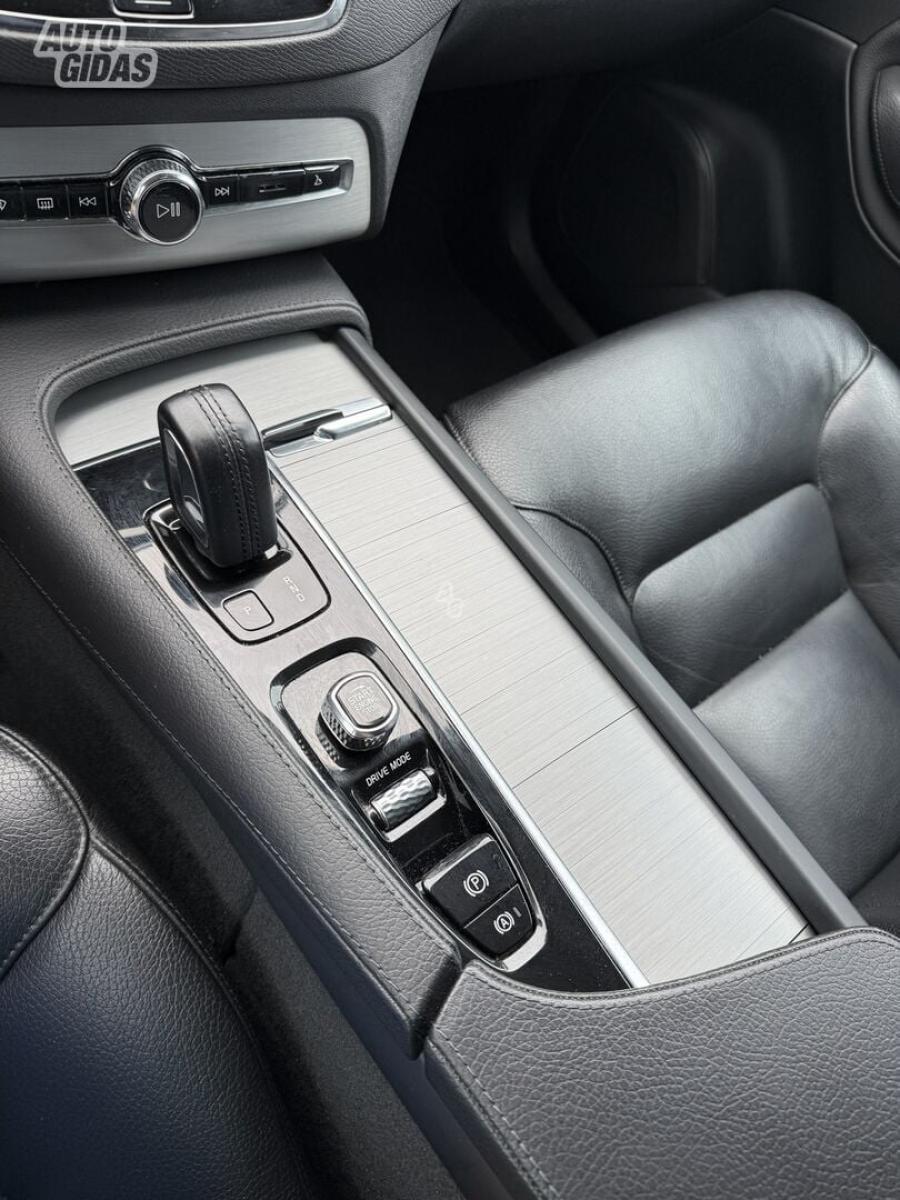 White Volvo XC90 2020 in Vilnius, with an engine capacity of 2.00 L and mileage of 147 thousand km for 29999 €, photo 13 on AUTOMOTO.COM.LV