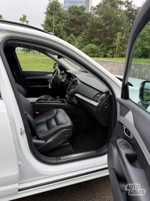 White Volvo XC90 2020 in Vilnius, with an engine capacity of 2.00 L and mileage of 147 thousand km for 29999 €, photo 17 on AUTOMOTO.COM.LV