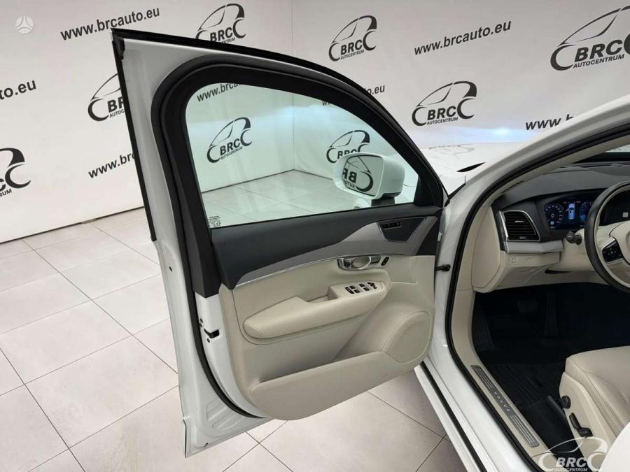 White Volvo XC90 2021 in Vilnius, with an engine capacity of 1.97 L and mileage of 92 thousand km for 31900 €, photo 8 on AUTOMOTO.COM.LV