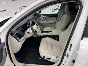 White Volvo XC90 2021 in Vilnius, with an engine capacity of 1.97 L and mileage of 92 thousand km for 31900 €, photo 10 on AUTOMOTO.COM.LV