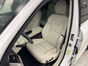 White Volvo XC90 2021 in Vilnius, with an engine capacity of 1.97 L and mileage of 92 thousand km for 31900 €, photo 11 on AUTOMOTO.COM.LV
