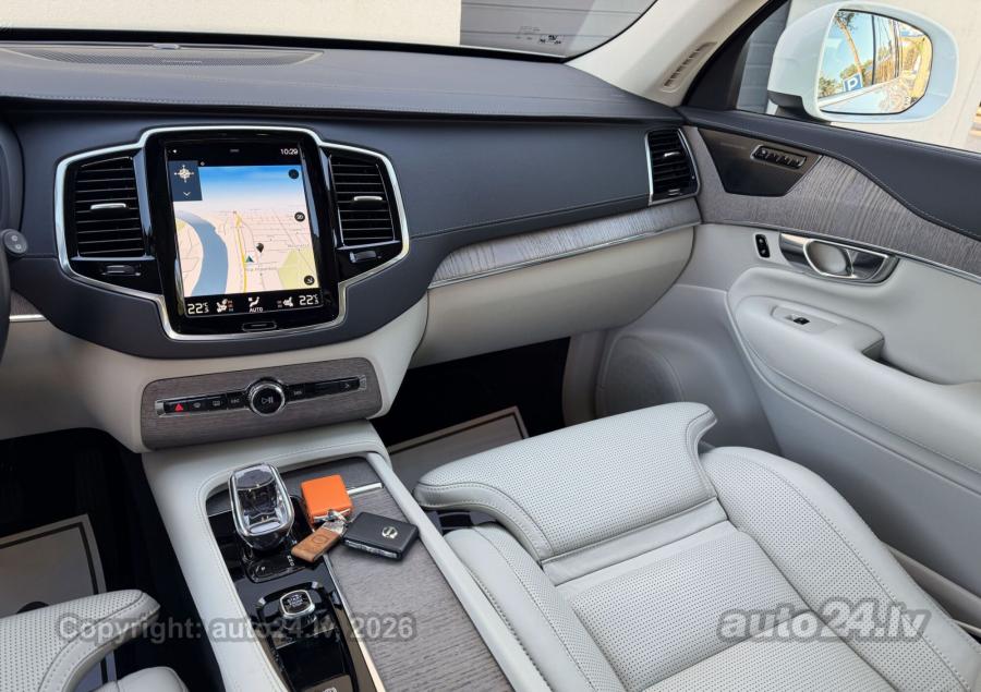 White Volvo XC90 2021 in Parnu, with an engine capacity of 2.00 L and mileage of 77 thousand km for 46990 €, photo 13 on AUTOMOTO.COM.LV
